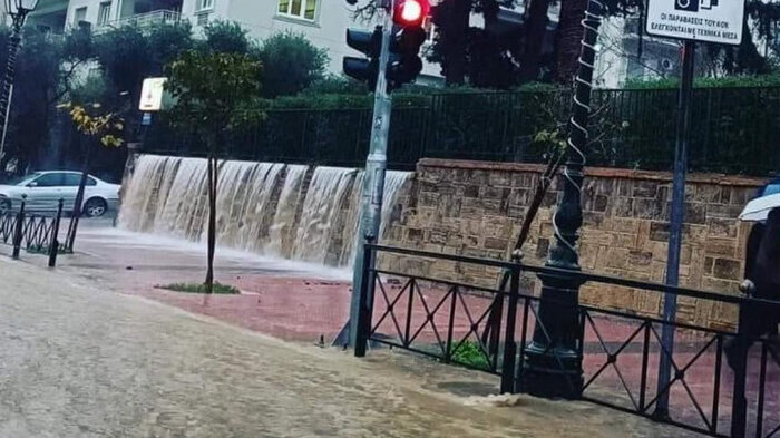 Απουσία αντιπλημμυρικής θωράκισης στο κέντρο της Αθήνας :: Λαϊκή ...